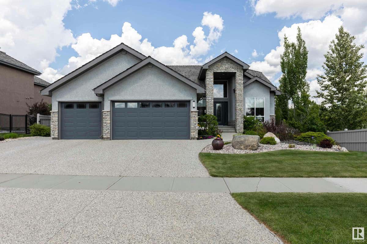 447 52328 RGE RD 233, Rural Strathcona County, AB T8B 0A2 À vendre | RE ...