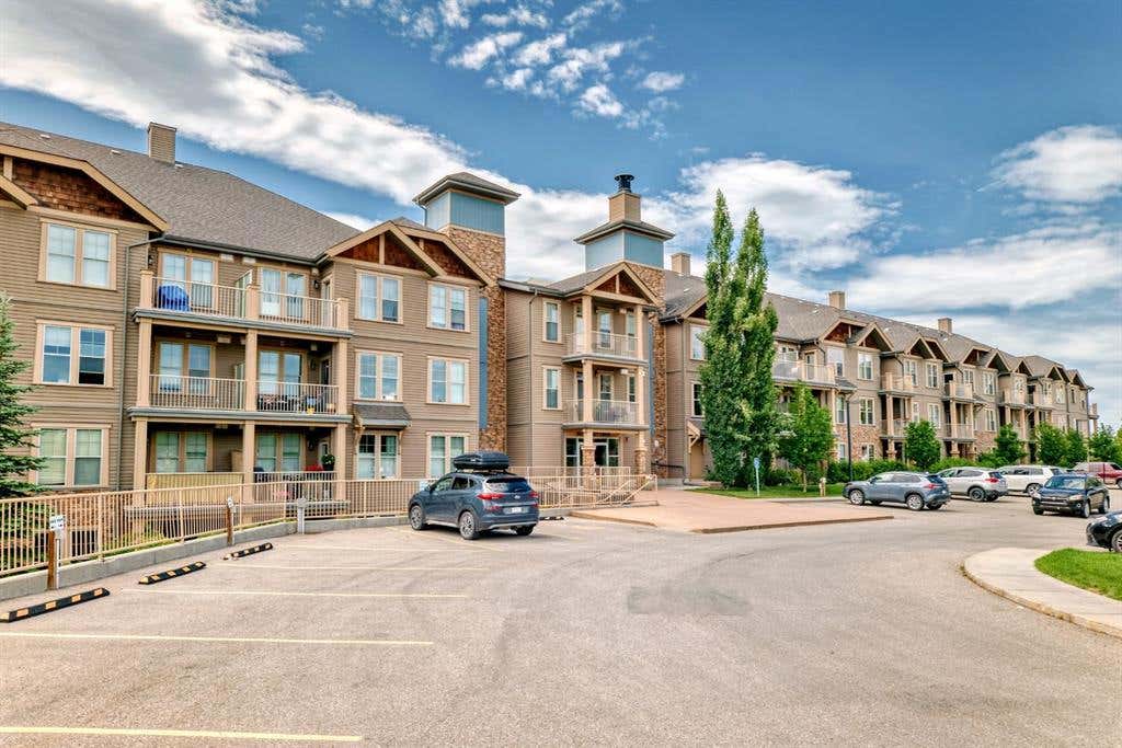 327, 207 Sunset Drive, Cochrane, AB T4C 0H7 À vendre | RE/MAX | A2238870