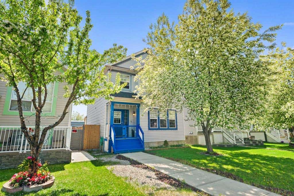 211 Bridlewood Avenue SW, Calgary, AB T2Y 4L2 À vendre | RE/MAX | A2244550