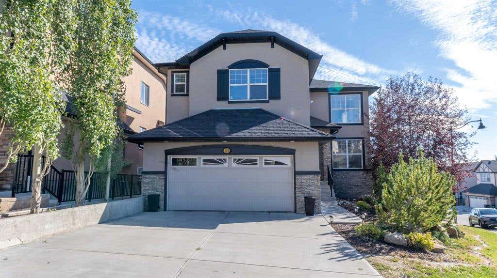 212 Sherwood Rise NW, Calgary, AB T3R 1P7 À vendre | RE/MAX | A2209272