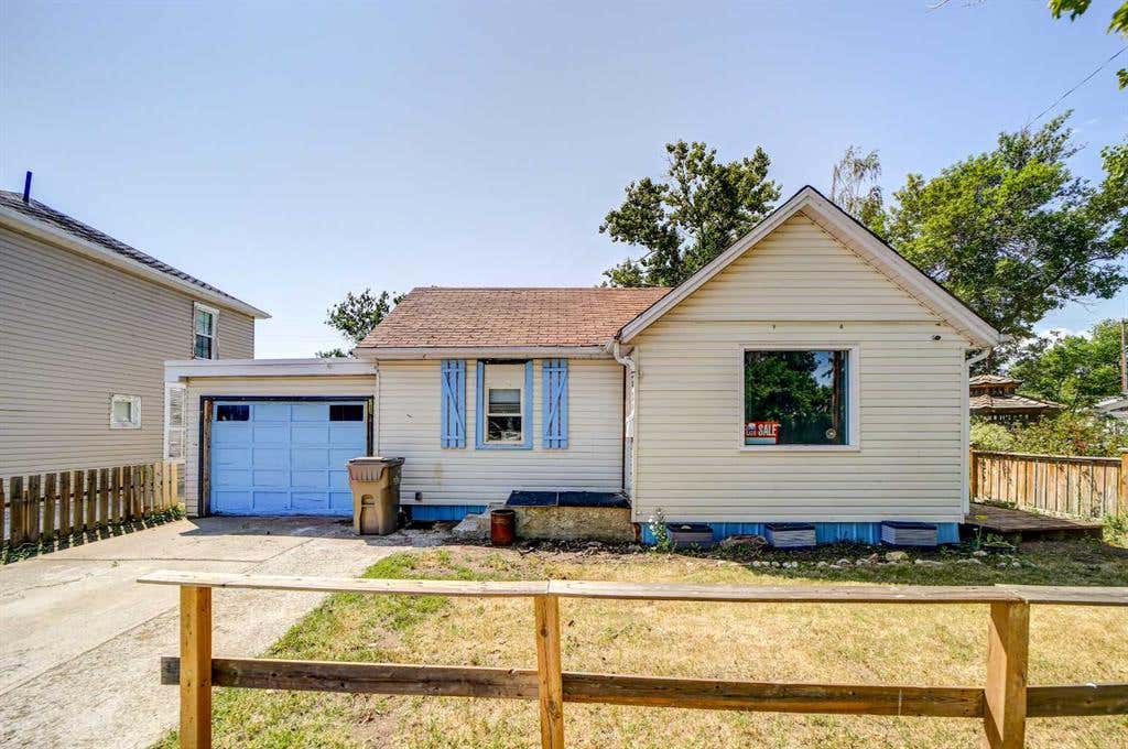 220 Dufferin Street, Granum, AB T0L 1A0 House For Sale | RE/MAX | A2232207