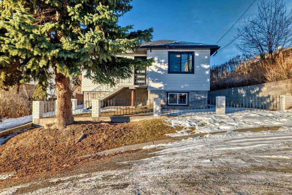 519 6 Street NE, Calgary, AB T2E 3Y5 À vendre | RE/MAX | A2184287