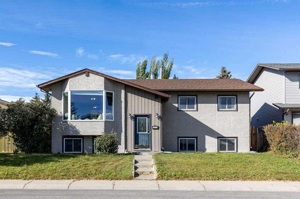 1018 10 Avenue SE, High River, AB T1V 1L3 House For Sale | RE/MAX ...