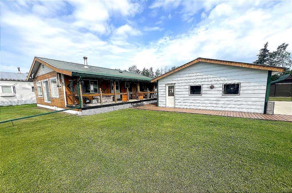 48 Alberta Avenue, DeBolt, AB T0H0E7 House For Sale | RE/MAX | A2233090