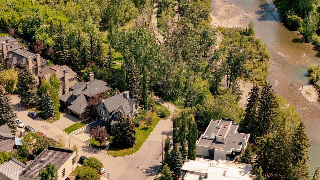 955 Rideau Road SW, Calgary, AB T2S3A7 House For Sale | RE/MAX | A2254138