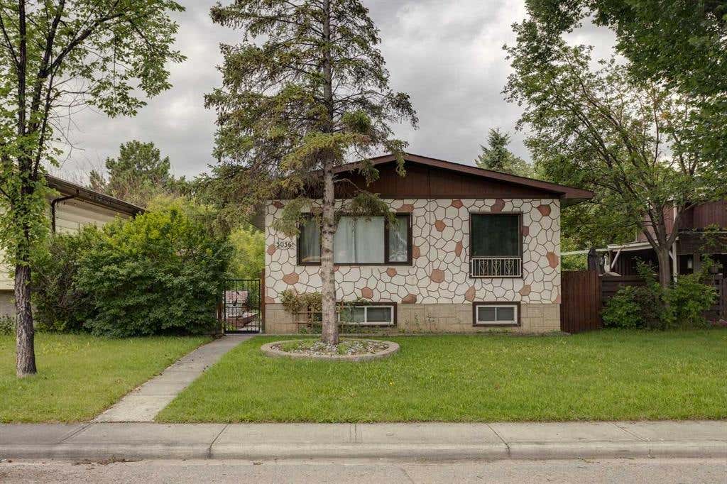 3036 33A Street SE, Calgary, AB T2B 0W2 House For Sale | RE/MAX | A2243666
