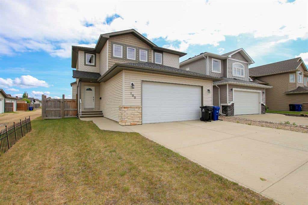 100 Churchill Place, Blackfalds, AB T4M 0B7 House For Sale | RE/MAX ...