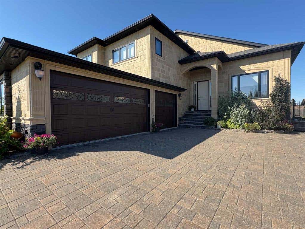 300 13 Street SE, Slave Lake, AB T0G 2A3 House For Sale | RE/MAX | A2251297