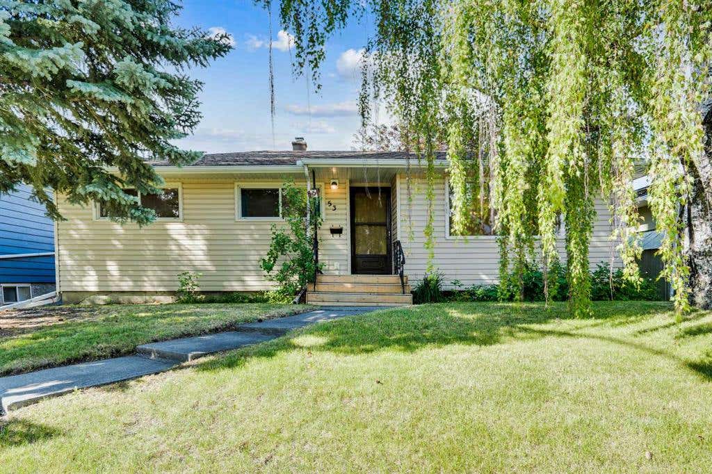 53 Hollyburn Road SW, Calgary, AB T2V 3H2 House For Sale | RE/MAX ...
