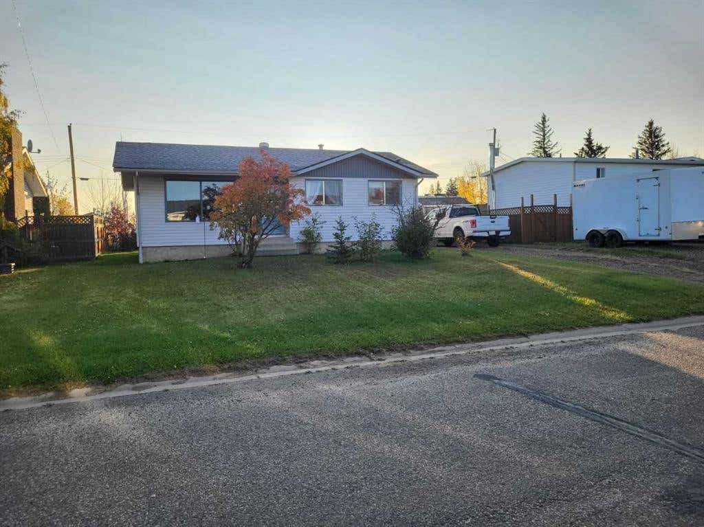 4653 54 Street, Rycroft, AB t0h3a0 House For Sale | RE/MAX | A2238346