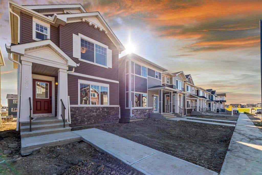 734 Bayview Hill SW, Airdrie, AB T4B 5M4 House For Sale | RE/MAX | A2226894