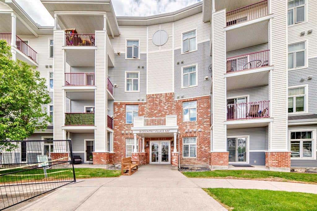 109, 8 Country Village Bay NE, Calgary, AB T3K 5J7 Condo For Sale | RE/MAX | A2227796