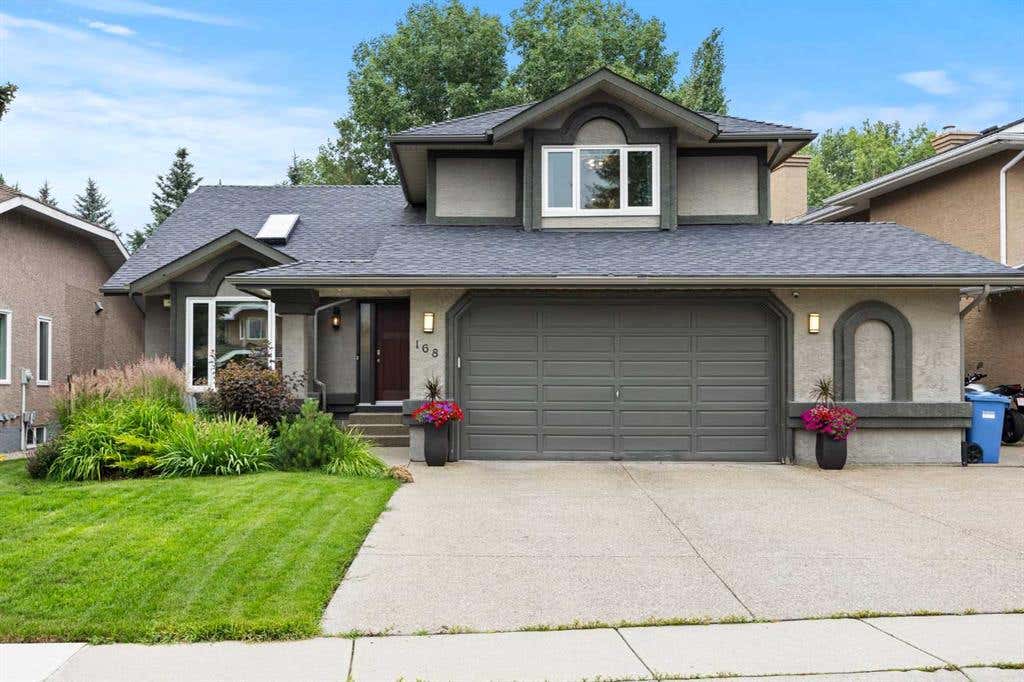 168 Mt Robson Circle SE, Calgary, AB T2Z 2B8 À vendre | RE/MAX | A2242608