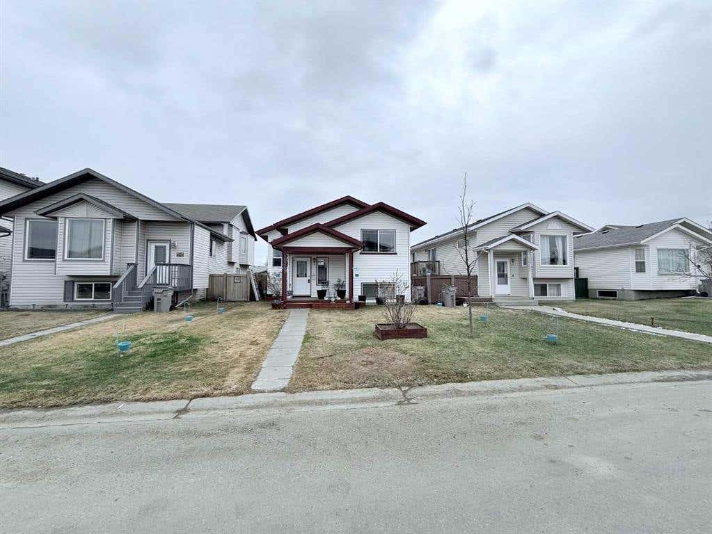 10749 73 Avenue, Grande Prairie, AB T8W 2T5 À vendre | RE/MAX | A2215626