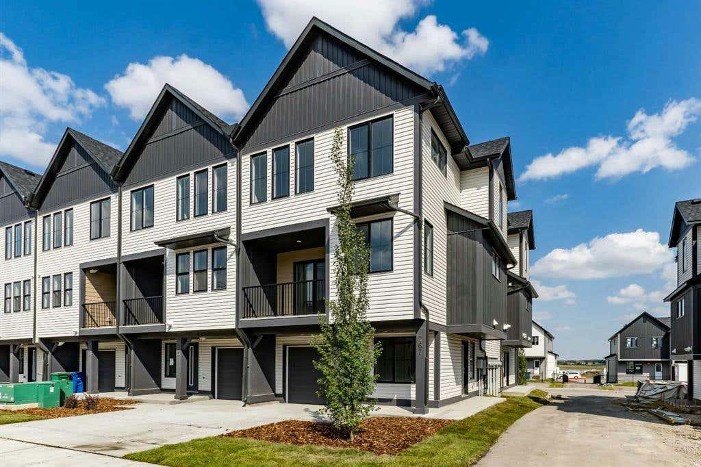 767 SOUTH POINT Heath SW, Airdrie, AB T4B 4B3 À vendre | RE/MAX | A2184616
