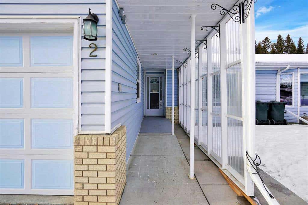 2, 802 1 Street NW, Sundre, AB T0M 1X0 À vendre | RE/MAX | A2184335