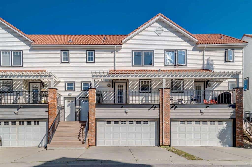 37 Royal Oak Plaza NW, Calgary, AB T3G 0B3 Townhouse For Sale | RE/MAX ...