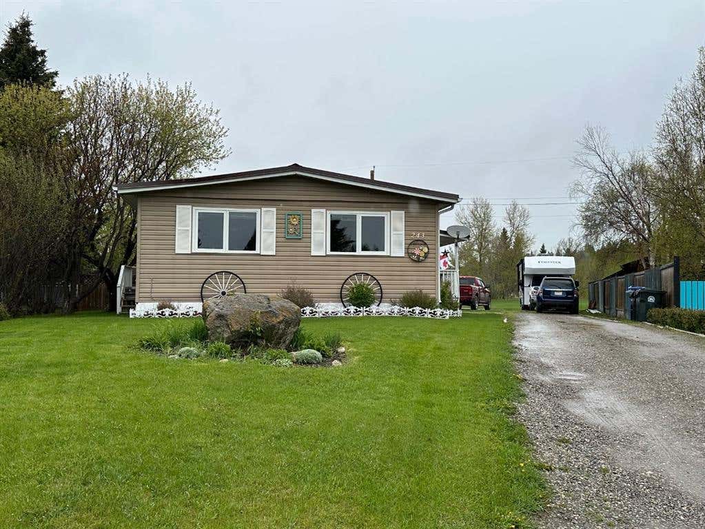 243 4 Street NW, Sundre, AB T0M 1X0 House For Sale | RE/MAX | A2222794