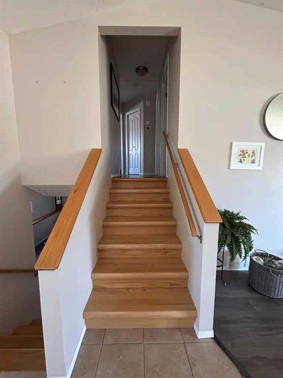 61 Rivercrest Court W, Lethbridge, AB T1K 7P4 À vendre | RE/MAX | A2213023