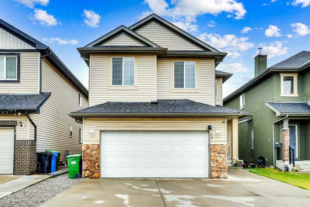 48 Saddleland Close NE, Calgary, AB T3J 5J5 À vendre | RE/MAX | A2236224