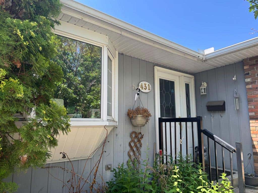 431 Queen Charlotte Drive SE, Calgary, AB t2w4h2 House For Sale | RE ...