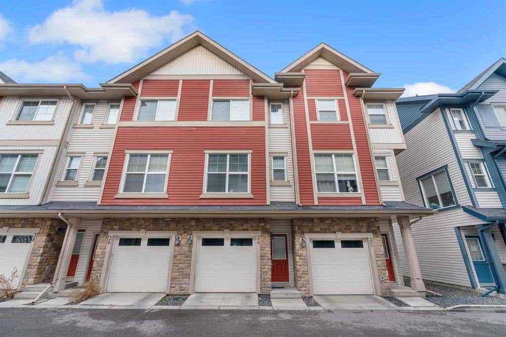 34 New Brighton Point SE, Calgary, AB T2Z 1B6 À vendre | RE/MAX | A2269802