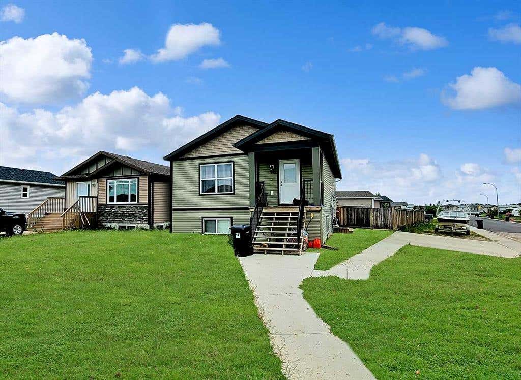 B, 11201 98 Street, Clairmont, AB T8X5C2 Home For Rent | RE/MAX | A2277095