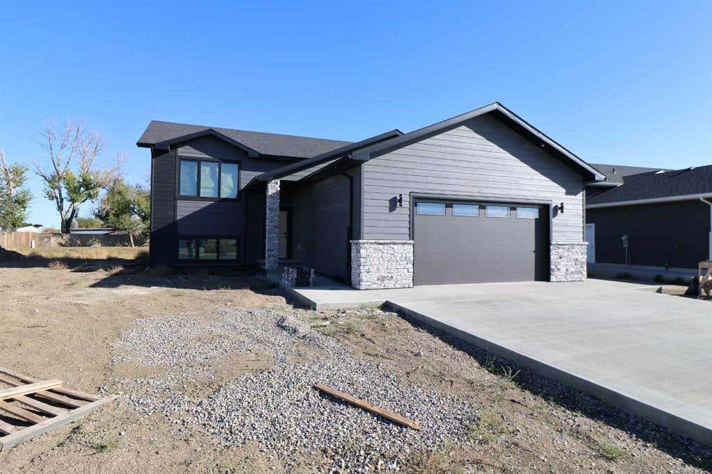329 9 st, Picture Butte, AB T0K 1V0 House For Sale | RE/MAX | A2264020