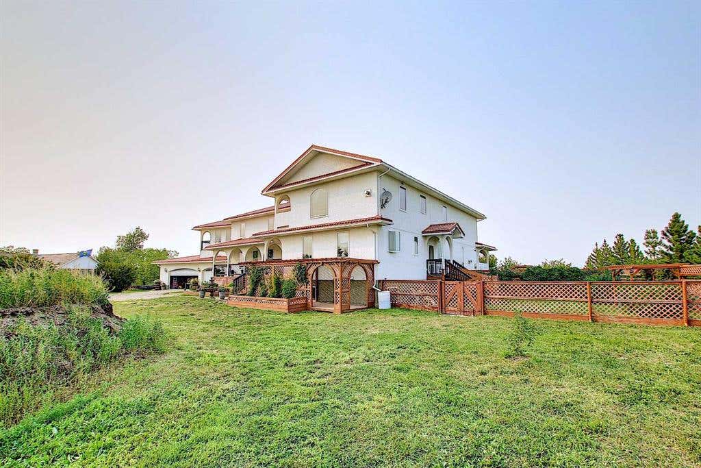 255046 Township Road 250, Rural Wheatland County, AB T1P 0K6 House For Sale | RE/MAX | A2265589