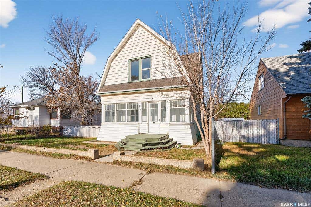 116 Iroquois E STREET, Moose Jaw, SK S6H 4T2 House For Sale | RE/MAX | SK021939