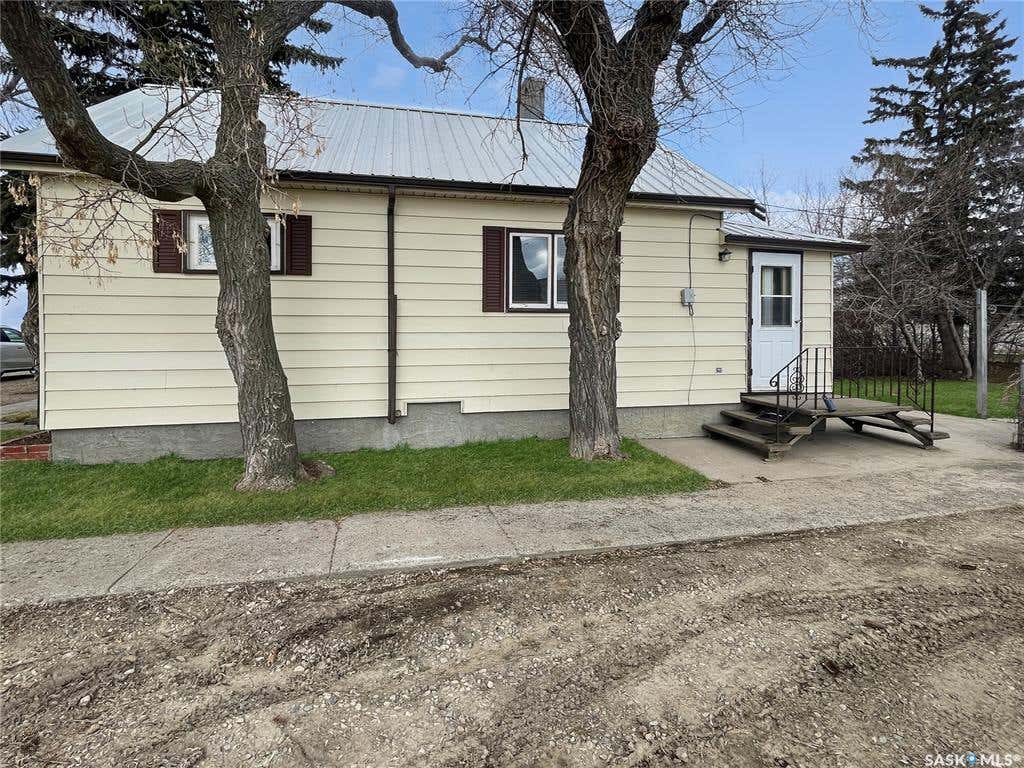 239 Railway AVENUE, Vibank, SK S0G 4Y0 House For Sale | RE/MAX | SK008866