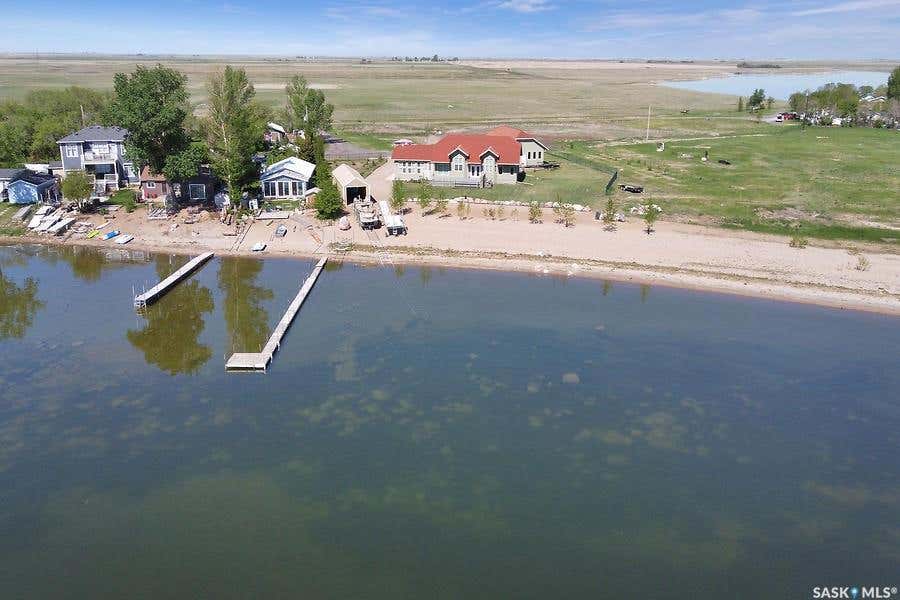 400 Lakeshore DRIVE, Wee Too Beach, SK S0G 1C0 House For Sale | RE/MAX ...