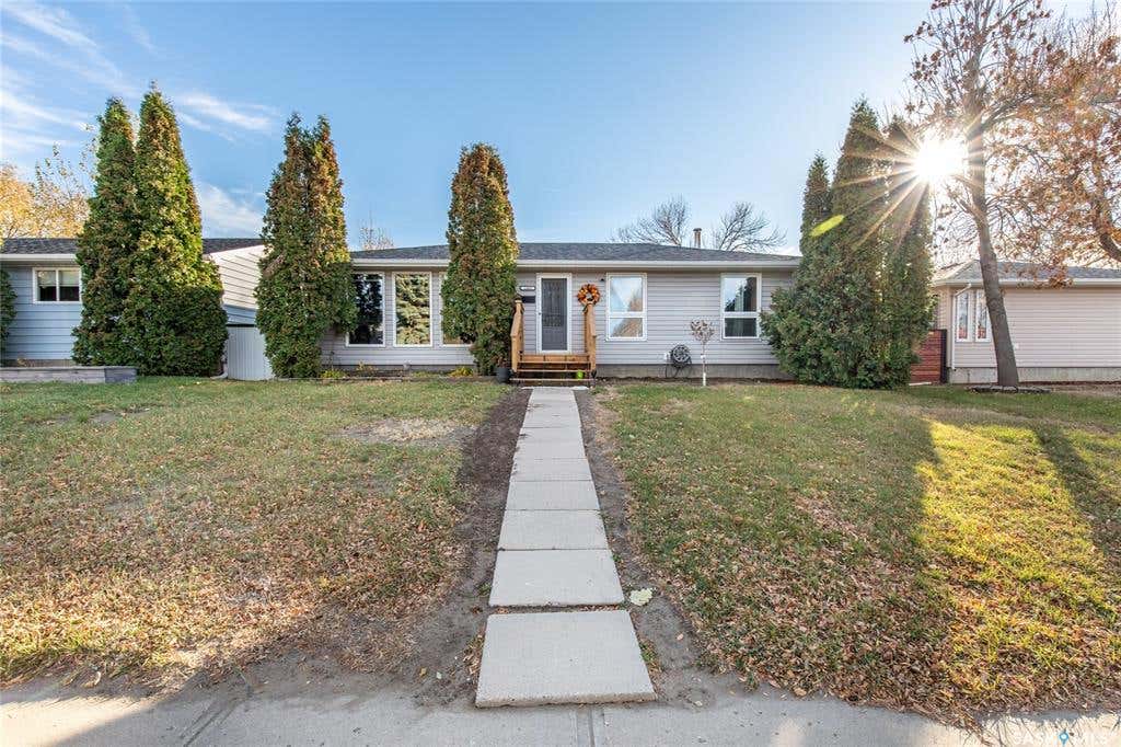 1443 Smith W STREET, Moose Jaw, SK S6H 6W6 House For Sale | RE/MAX | SK022243