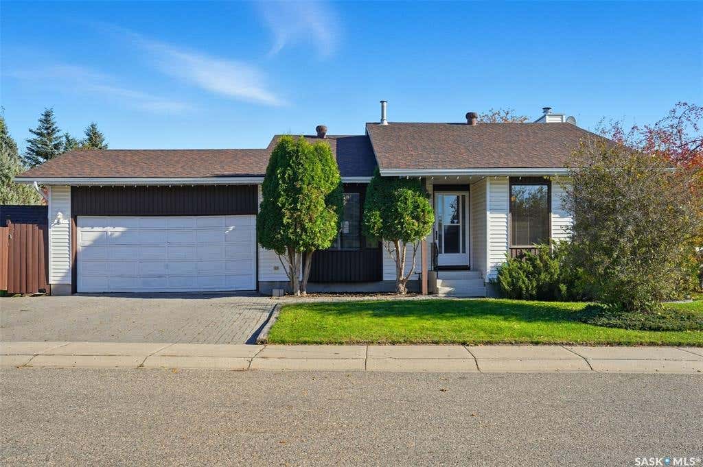 207 Nemeiben ROAD, Saskatoon, SK S7J 4S8 House For Sale | RE/MAX | SK021543
