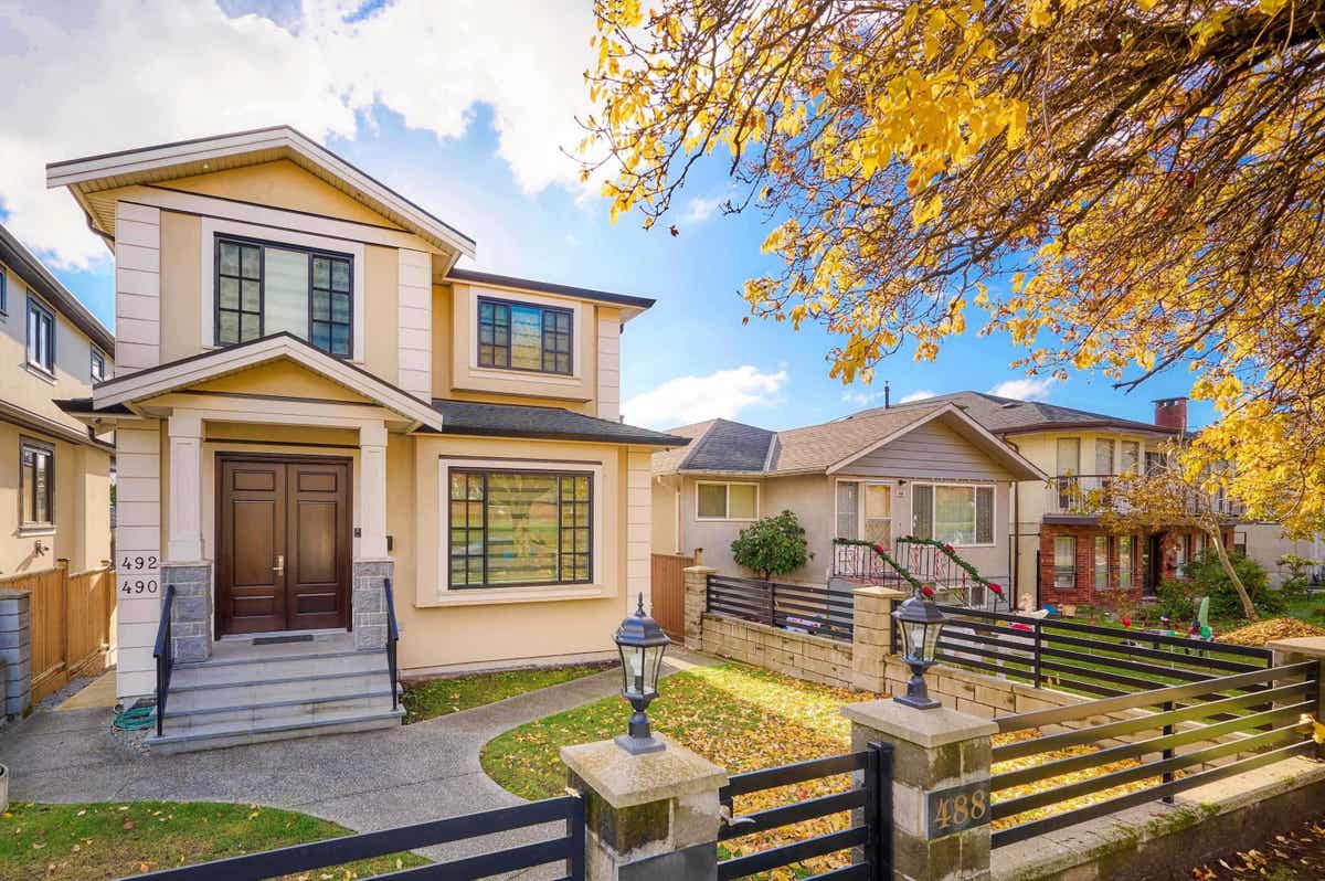 488 E 62ND AVENUE, Vancouver, BC V5X 2G1 House For Sale | RE/MAX | R2951493