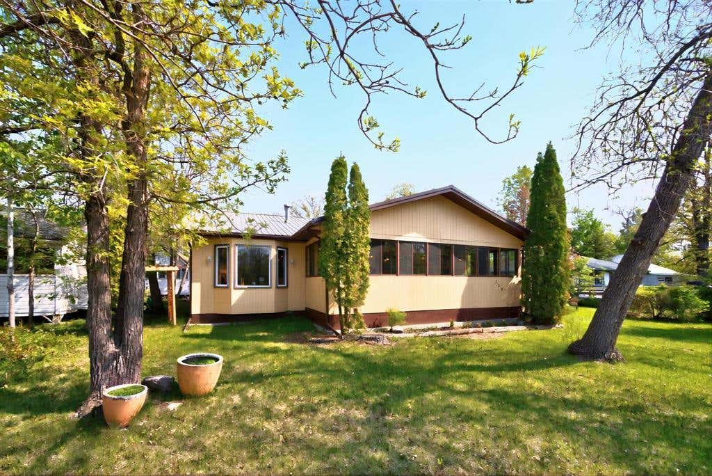 239 Spruce Avenue, Winnipeg Beach, MB R0C3G0 House For Sale | RE/MAX ...