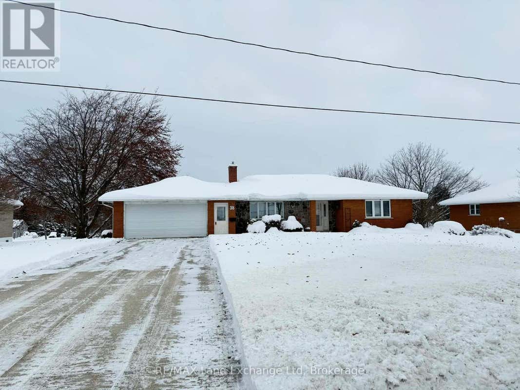 38 HILLCREST STREET W, South Bruce, ON N0G2S0 House For Sale | RE/MAX ...