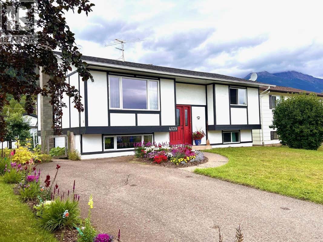 4039 ALFRED AVENUE, Smithers, BC V0J2N0 House For Sale | RE/MAX | R3039792