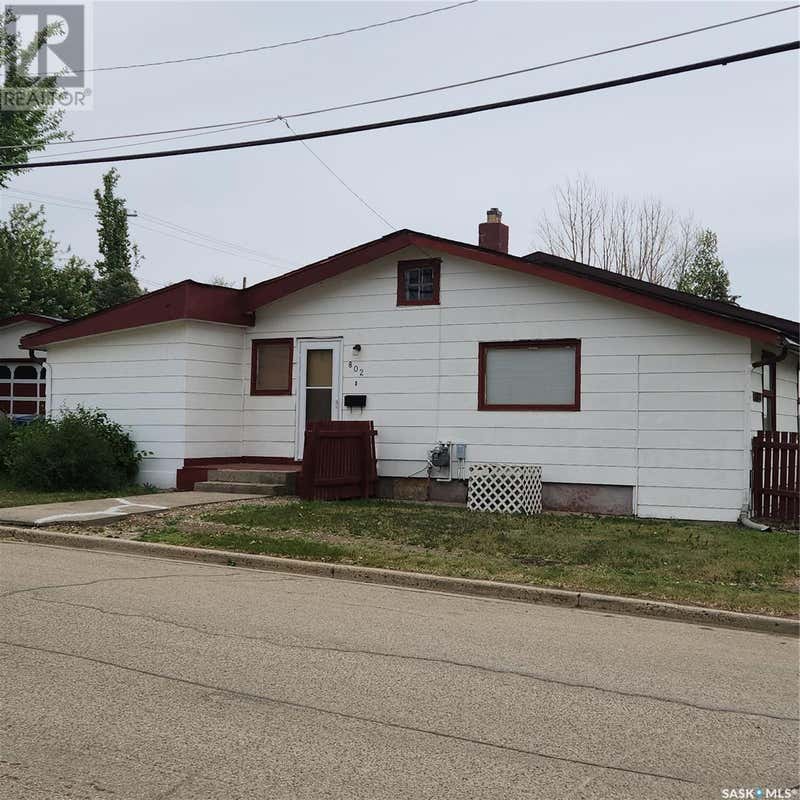 802 Fairford STREET E, Moose Jaw, SK S6H0G4 House For Sale | RE/MAX ...