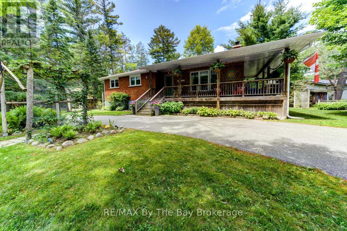 10 VICTORIA AVENUE, Tiny, ON L0L2T0 House For Sale | RE/MAX | S12272511