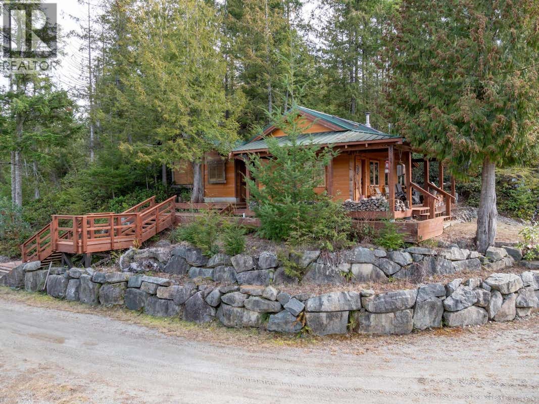 9305 STEPHENS WAY, Halfmoon Bay, BC V7Z1G9 House For Sale | RE/MAX ...