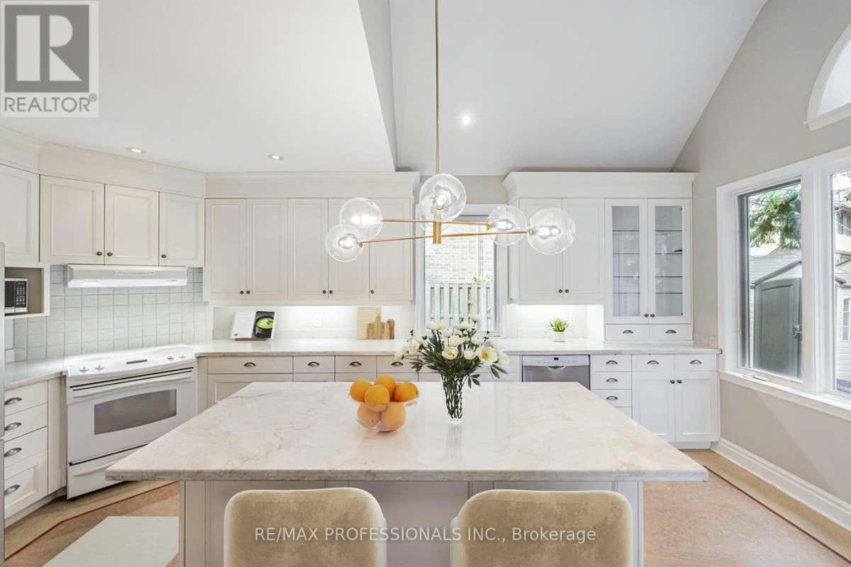 54 ROBIN HOOD ROAD, Toronto (Edenbridge-Humber Valley), ON M9A2W8 House ...