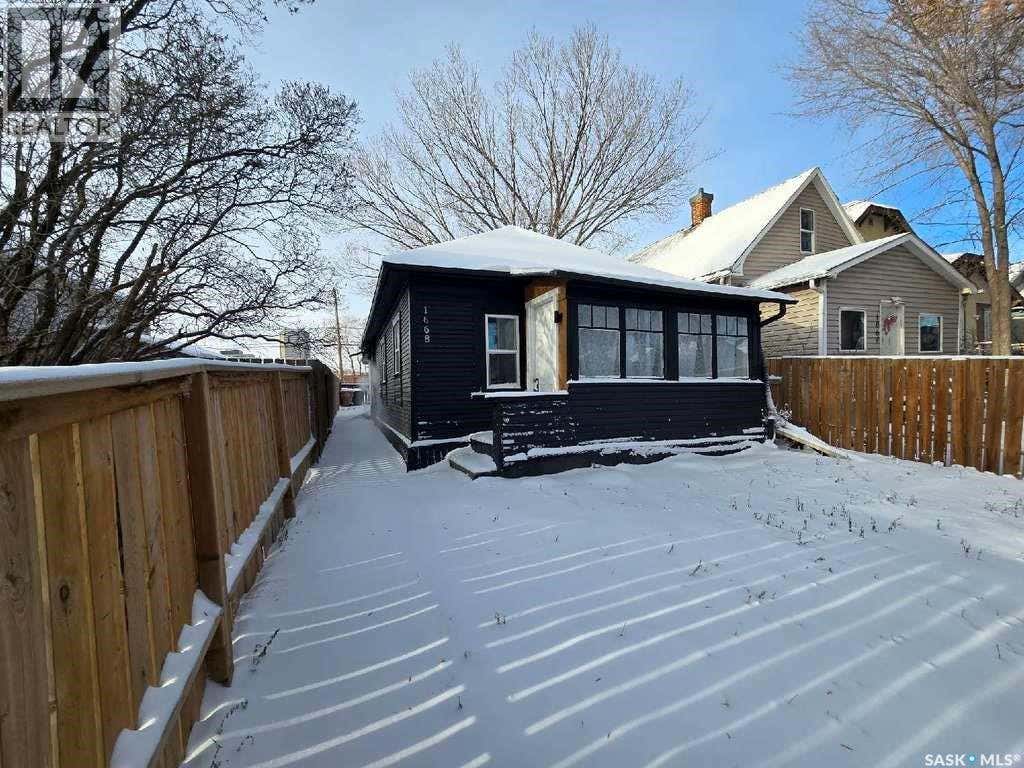 1668 Ottawa STREET, Regina, SK S4P1N9 House For Sale | RE/MAX | SK025993