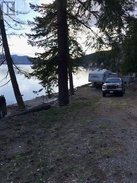 8457 Squilax-Anglemont Road, St. Ives, BC V0E1M9 À vendre | RE/MAX ...