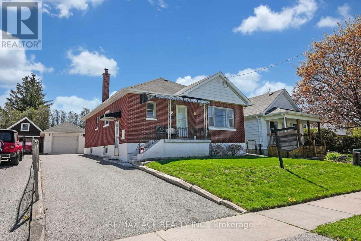 MAIN FLOOR - 213 CONANT STREET, Oshawa (Lakeview), ON L1H3S3 Home For Rent | RE/MAX | E12173928