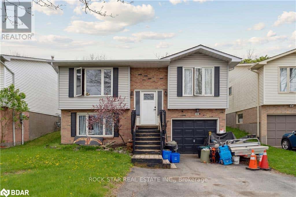 32 HEMLOCK STREET, St. Catharines (Burleigh Hill), ON L2T4B7 House For ...