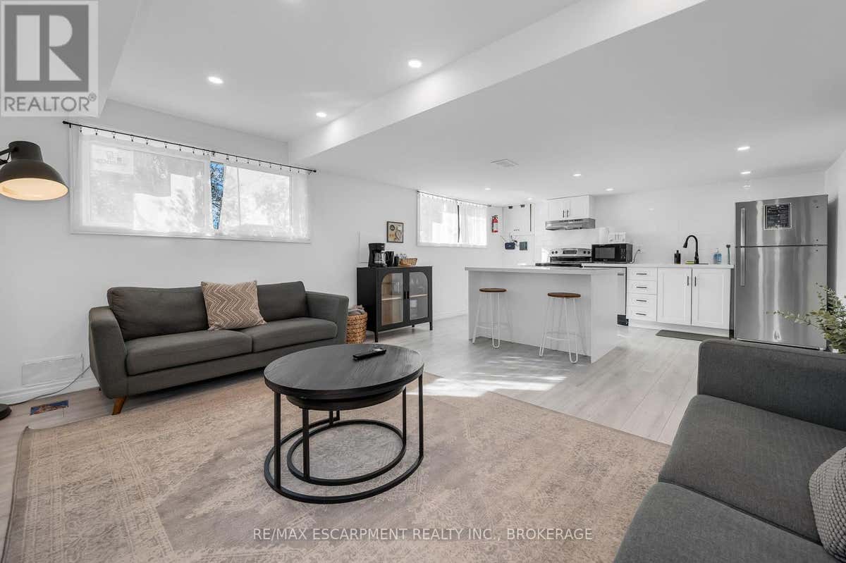 LOWER - 22 MACOOMB DRIVE, Welland (N. Welland), ON L3C5T9 Home For Rent ...