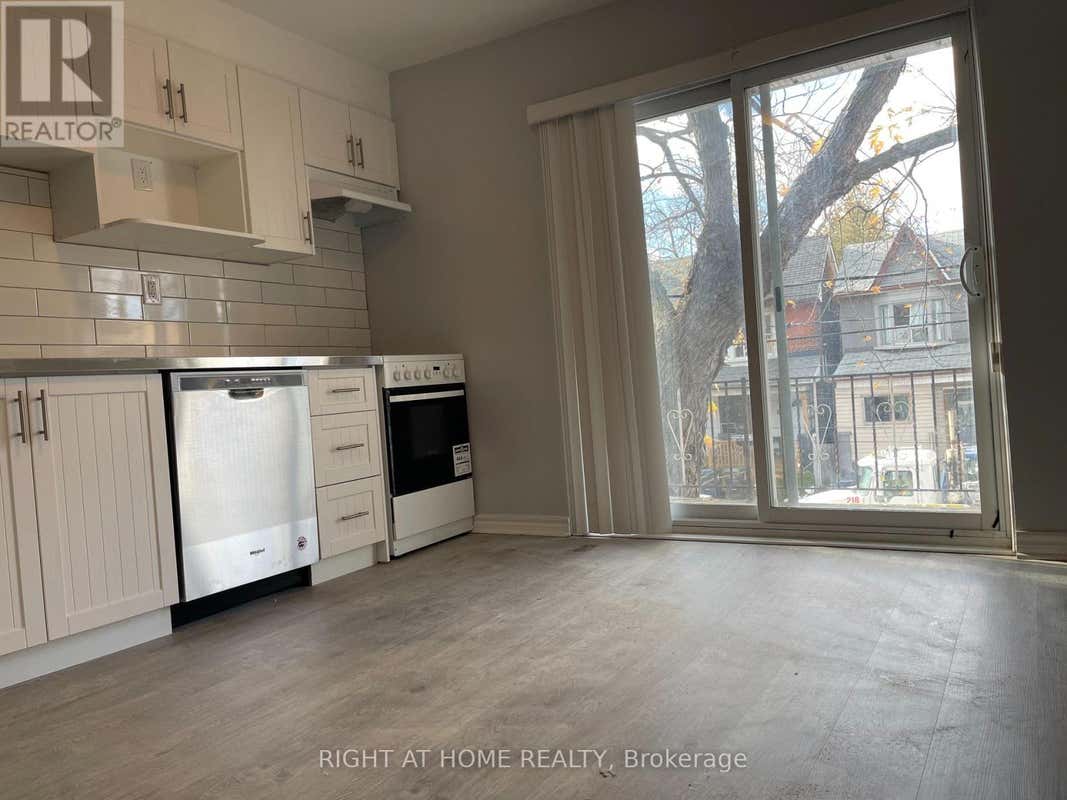 UPPER - 815 PAPE AVENUE, Toronto (Danforth), ON M4K3T2 À louer | RE/MAX ...