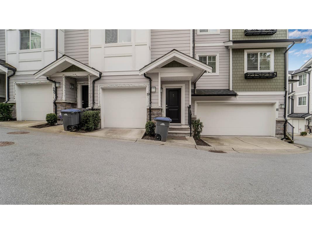 19 6188 141 STREET, Surrey, BC V3X0J7 Townhouse For Sale | RE/MAX ...