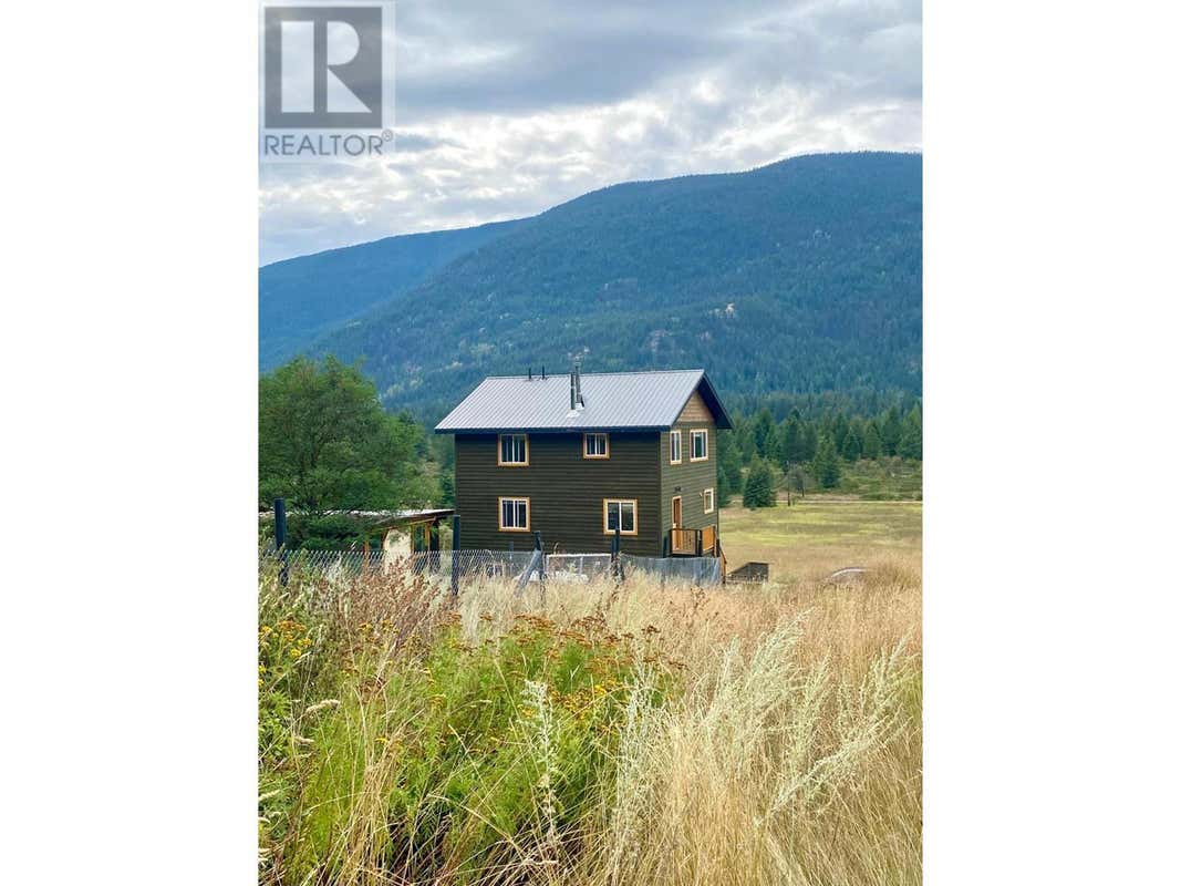 2284 UPPER GLADE Road, Glade, BC V1N4R5 House For Sale | RE/MAX | 2479907